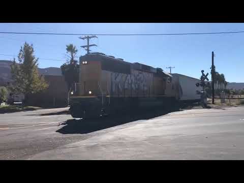 UP 1105 rolling through Santa Paula CA 11-16-20