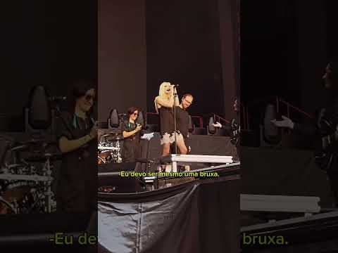 The Pretty Reckless Singer Taylor Momsen Bitten By Bat While Opening ...