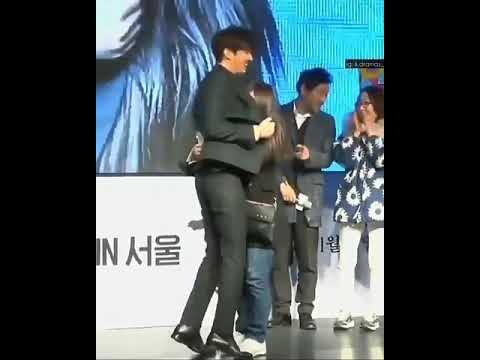 LEE MIN HO WITH LUCKY FANS