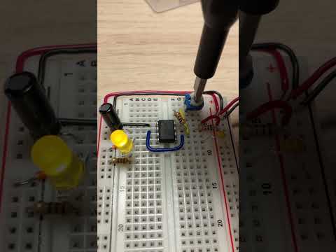 Astable adjustable 555 timer circuit