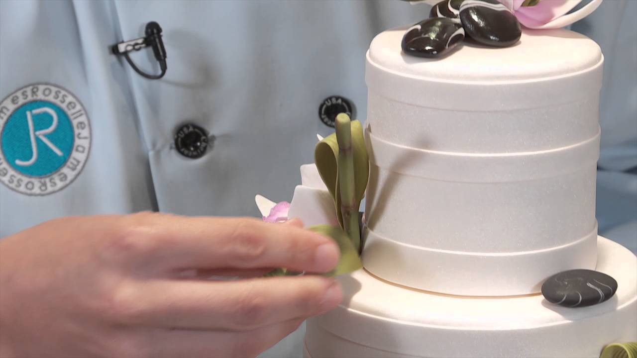 Meet Craftsy Cake Decorating Instructor James Rosselle
