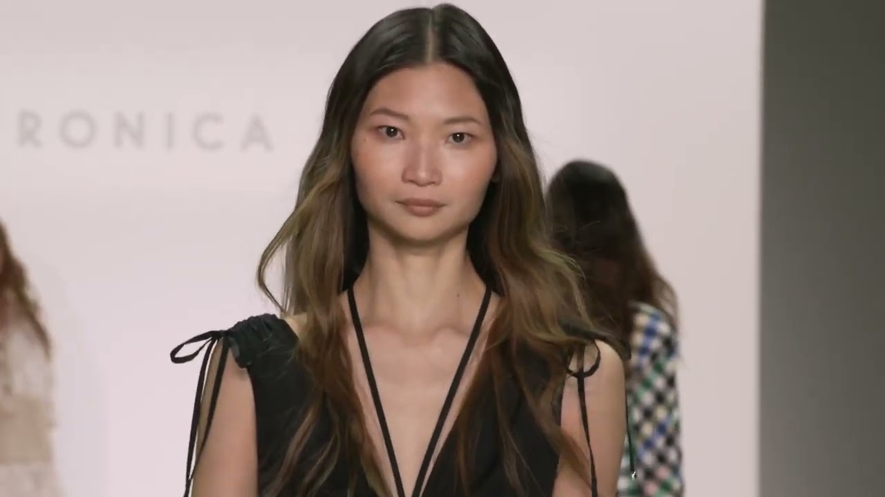 Veronica Beard Spring 2023 Runway