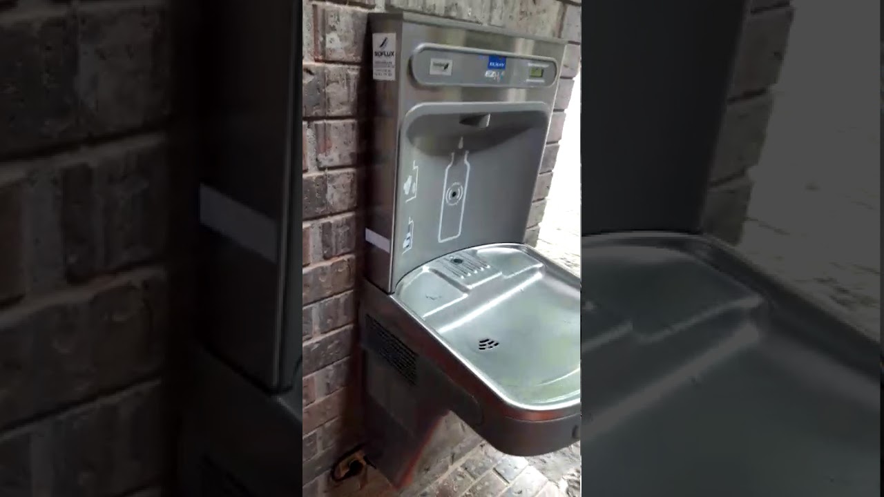 Bebedero de agua con estación de llenado de botellas y termos SOFLUX