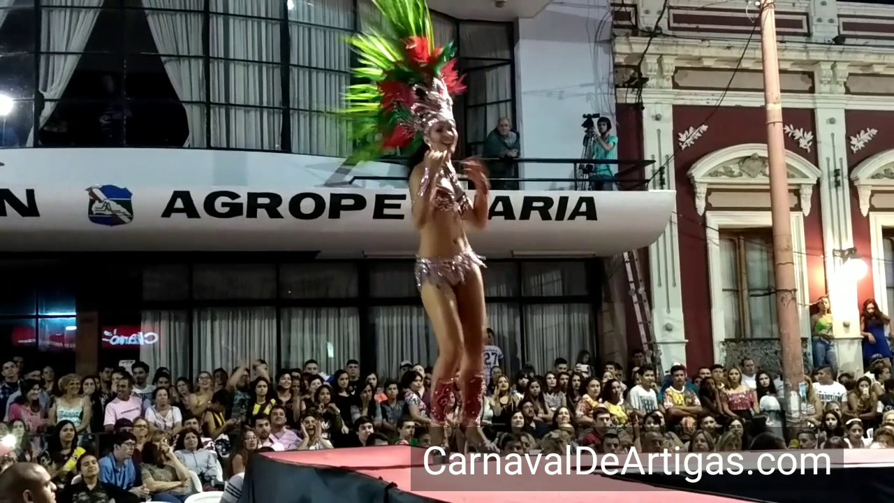 Desfile con la fantasia - Elección de la Reina del Carnaval de Artigas 2017