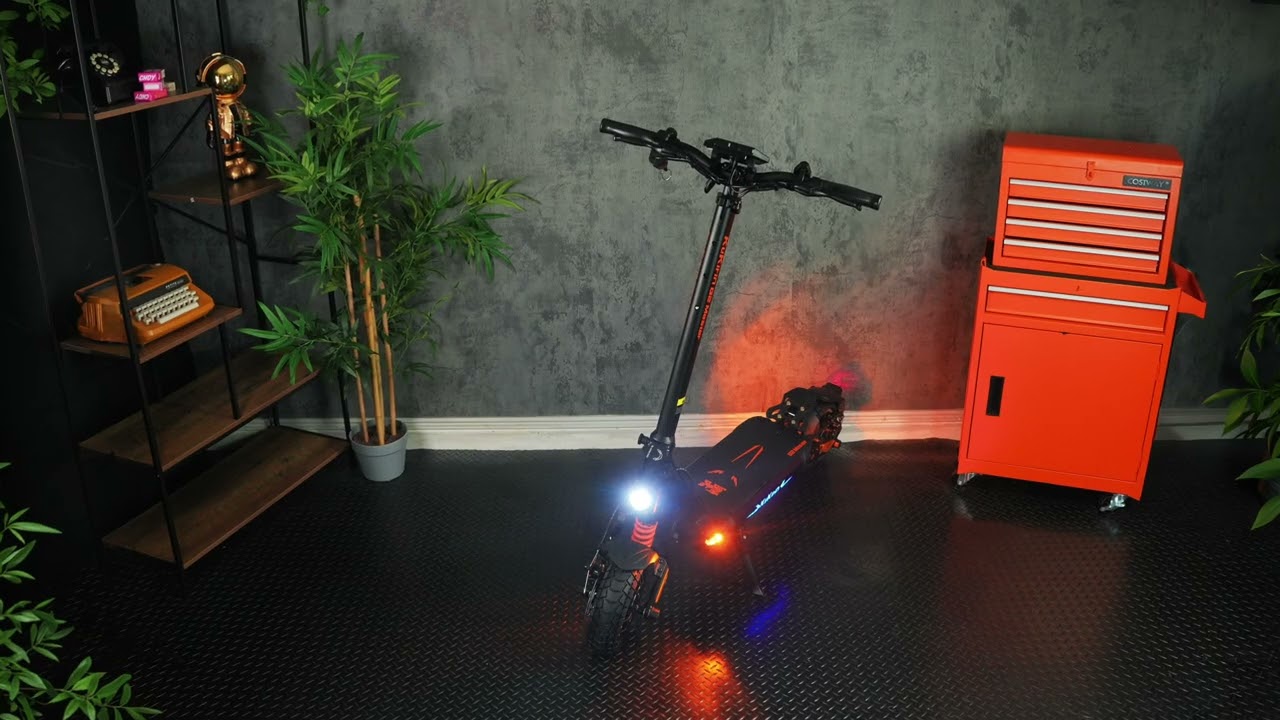 GADGET CRUNCH Reviews the KuKirin G2 Master – Is It the Ultimate Commuter Scooter? 🛴