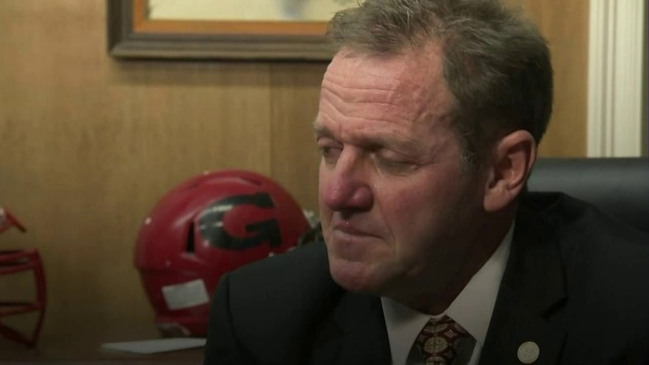 News Update School superintendent takes blame for dramatic teacher arrest 11/01/18