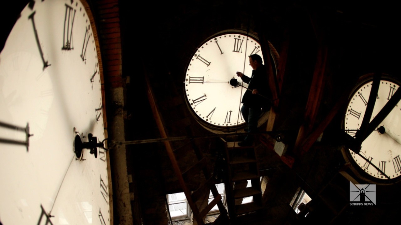 Clocks spring forward Sunday: Sleep doctor explains health impacts of daylight saving time