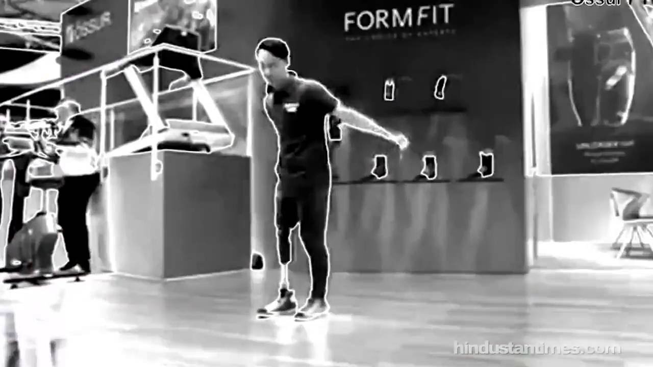 Amputee breakdancer's amazing performance