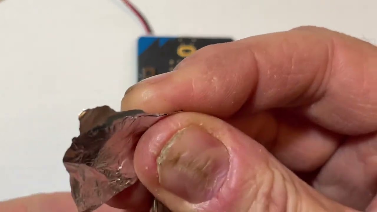 Basic Microbit button circuit.