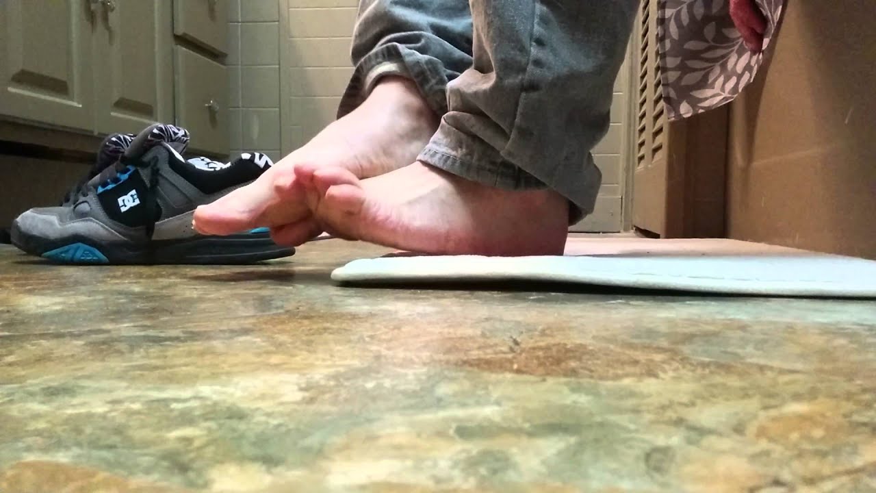 DC shoe play and dirty feet