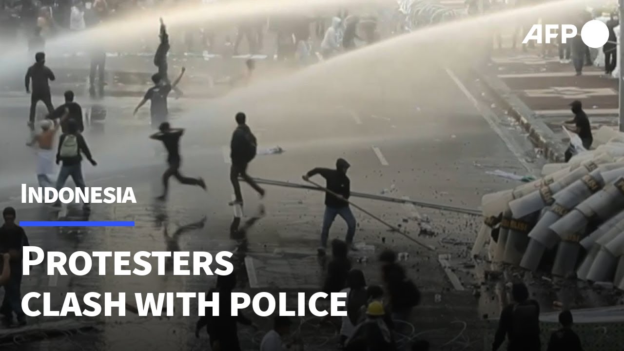 Protesters against Indonesia military law clash with police | AFP
