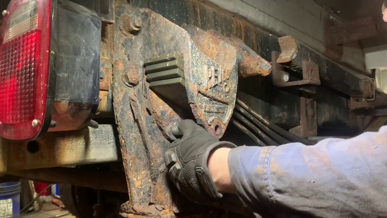 Kenworth Single Axle | Rear Leaf Spring Replacement | Reyco Suspension