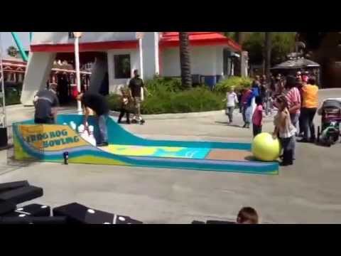 Peanuts Character Sally Plays Shuffleboard & Poses with Cookie Monster at Knott's Spring Boardwalk