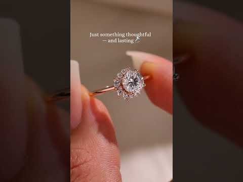 Half halo, full heart β€οΈ#engagementring #labdiamond #lisajewelryus
