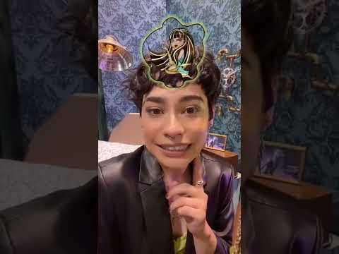 New monsterhigh cast tests out the scanner