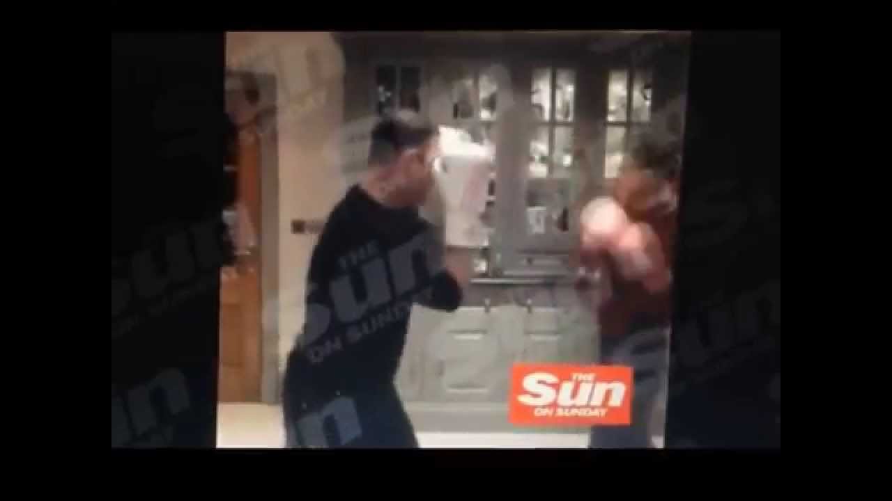 Wayne Rooney KO by Phil Bardsley Boxing in the Kitchen