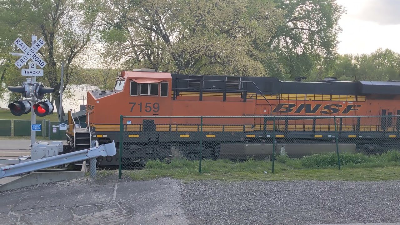 BNSF 7159, 8442, 5482