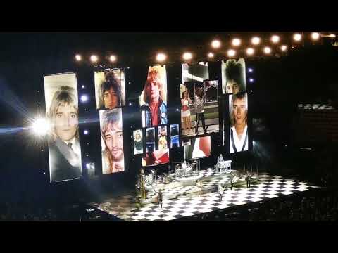 Rod Stewart Performing 'Maggie May' At Concert