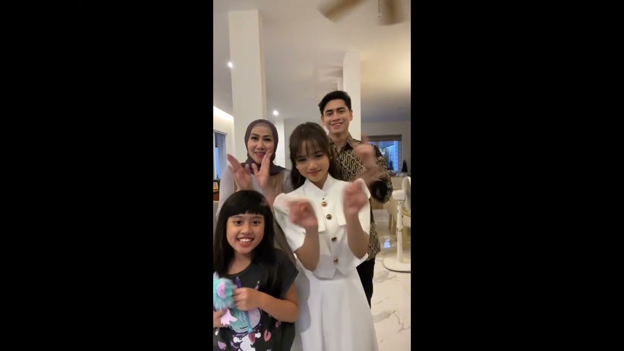 TIKTOK-AN BARENG CALON MERTUA?! Momen Fuji & Venna Melinda Bikin Netizen Baper!