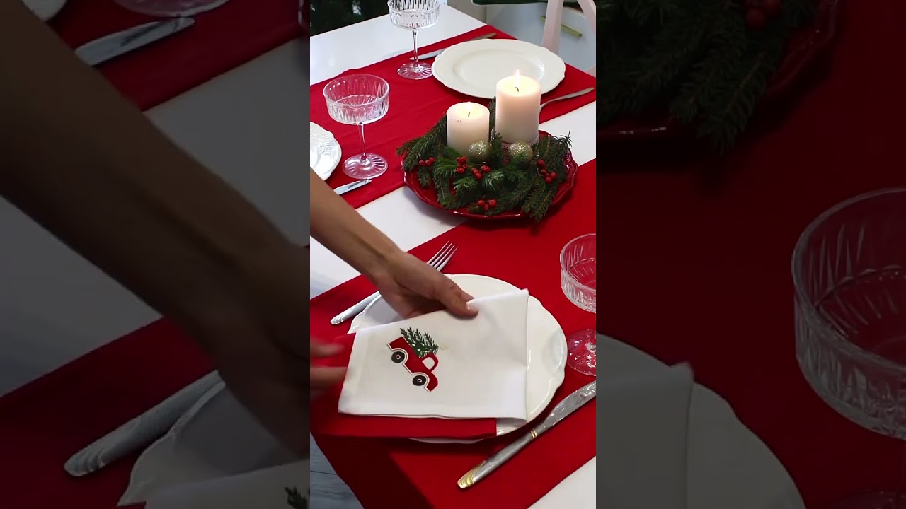 Set of 4 white napkins with embroidery