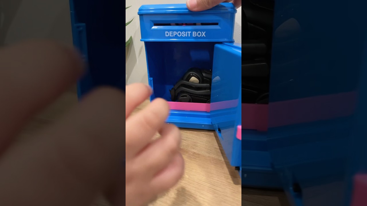Unboxing deposit box ... finding Vector #robot #depositbox #vector