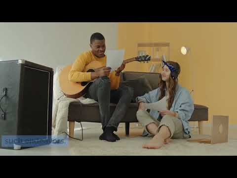 Fingerstyle or Pick? The Secret to Elevating Your Guitar Playing Revealed!