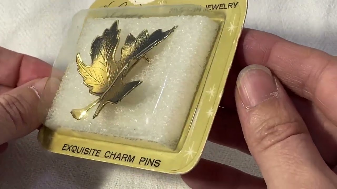 Vintage NOS Cherie Fashion Jewelry Charm Pin Gold Tone Leaf