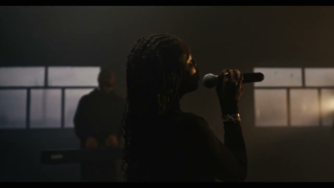 Dioo - PIÉGÉE (visualizer)