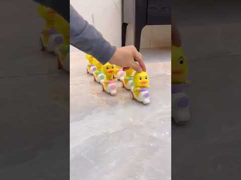 Bebek lucu naik motor balapan baris dua #duck #short #toysshop