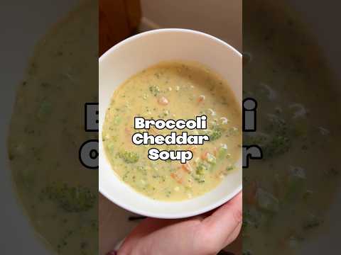 Broccoli cheddar soup recipe 🥦 a quick, cozy, healthy, and easy recipe for dinner tonight!