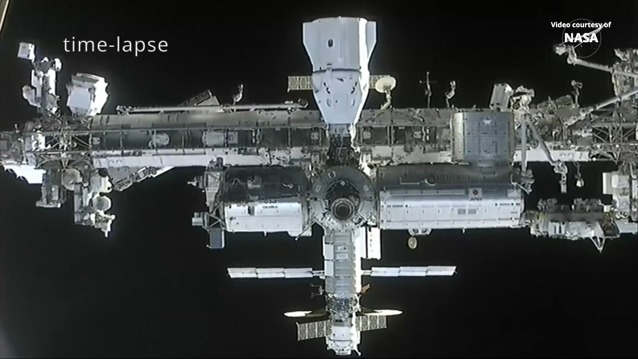 SpaceX CRS-34 Dragon docking