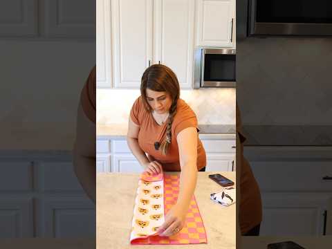 My FAVORITE Way to Fold Kitchen Towels!! #homehack #cleaninghack #thiscrazylife