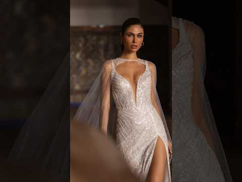 The Ultimate Wow Factor: Our Fitted Wedding Dress with a Sexy Slit for a Jaw-Dropping Bridal Look