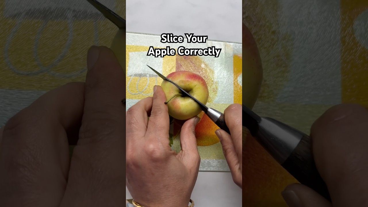 Simple Way To Slice Your Apple | #shortvideo #lifehacks #easy #quick #simple #fruit #amazing #apple