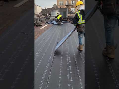 Installing Flat Roof Base Sheet..Instalando Base de Techo Plano🔨🦺