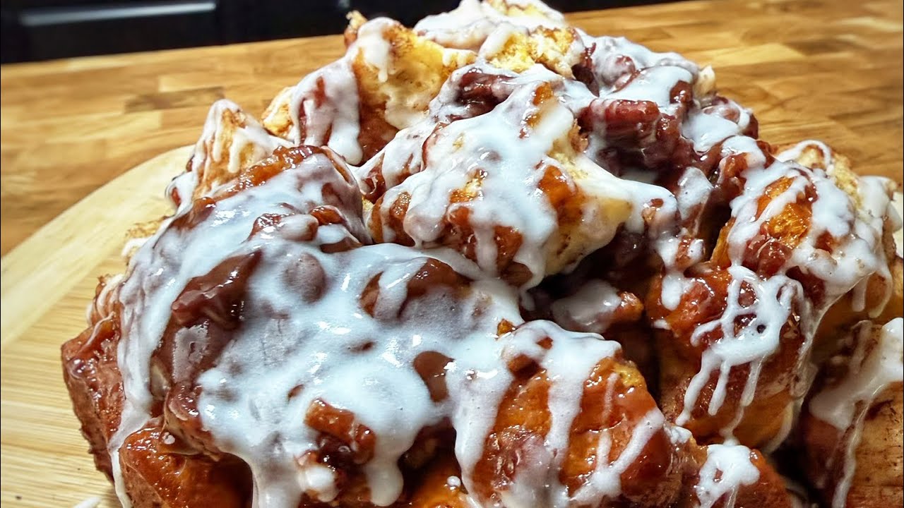 Store-Bought Cinnamon Rolls Make The Best Pecan Monkey Bread!