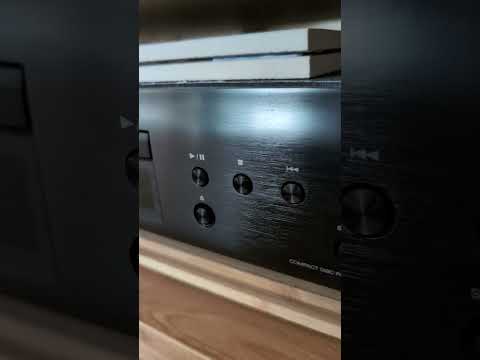 How many people still invest in CD player? This Denon CDC-900NE brings me hours of joy
