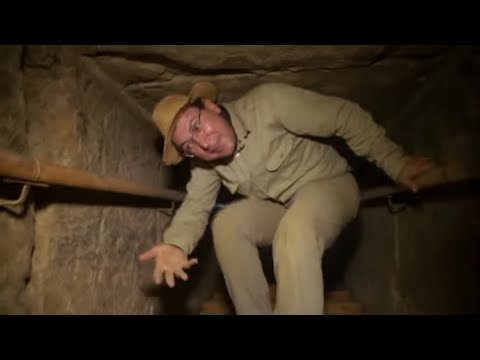 Visite d'une étrange pyramide interdite au public