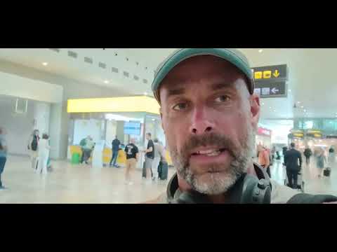 Alicante Airport Car hire pick up point. Goldcar hire.