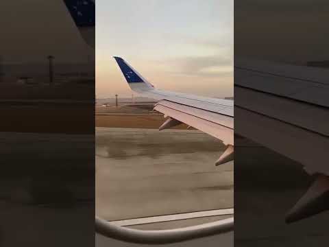 United Embraer E-175 Lands at ORD (Wing View)