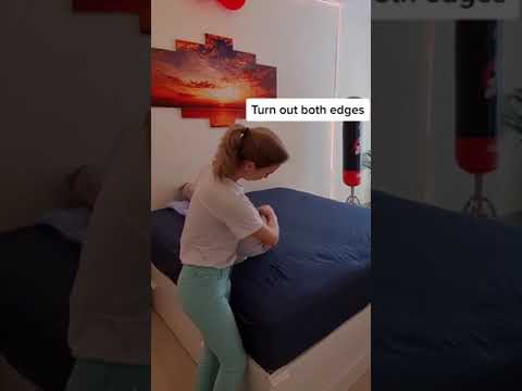 How to put blanket in duvet cover in 90 seconds #anvihan #lifehacks