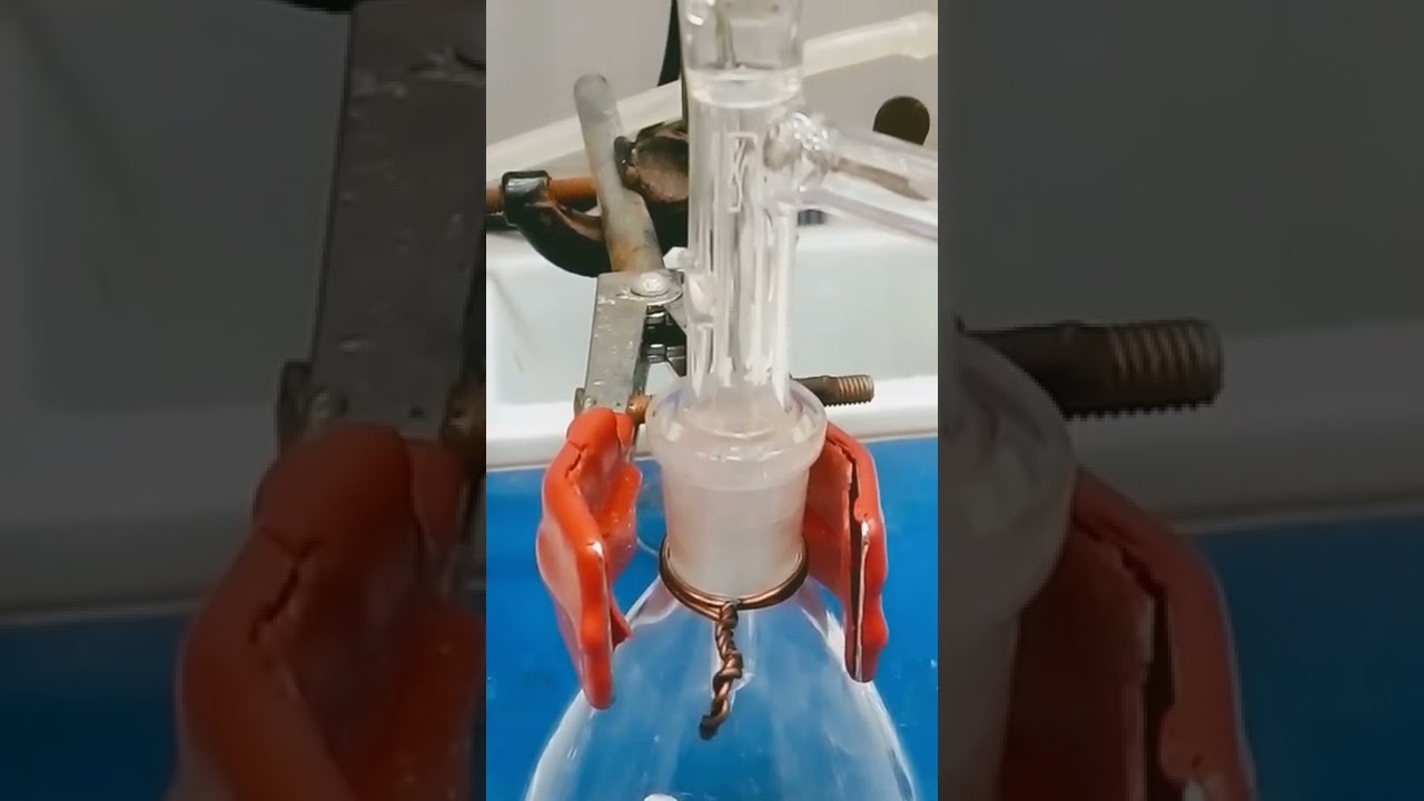 Column chromatography, pls subscribe! #chemistry #science #organicchemistry #lab  #scienceexperiment