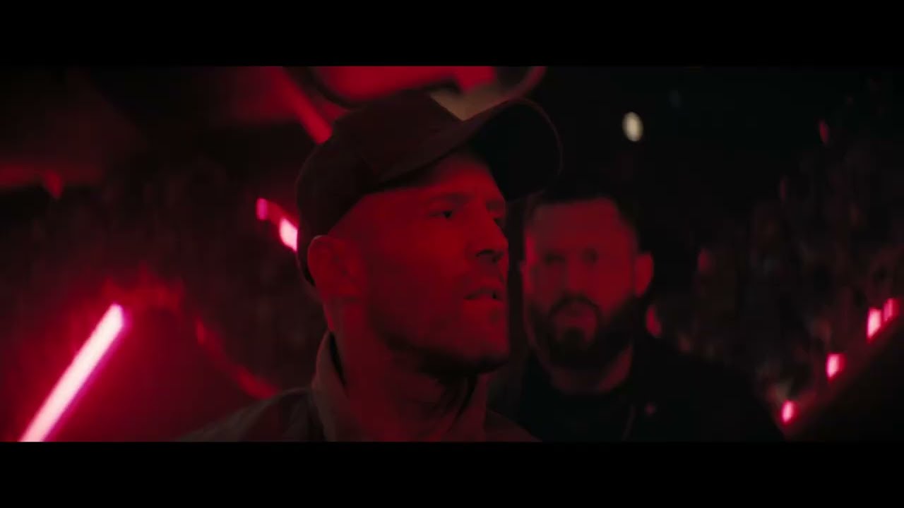 Resgate Implacável (A Working Man) 2025 - Luta no Bar (Bar fight/Dutch’s Lair)