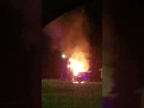 Trailer en llamas Centerville texas