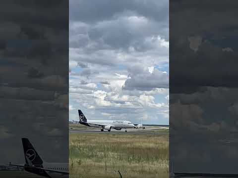 LUFTHANSA AIRBUS A320 to Valencia 🇪🇸 #departure #abflug #airport #planespotting #shorts #takeoff