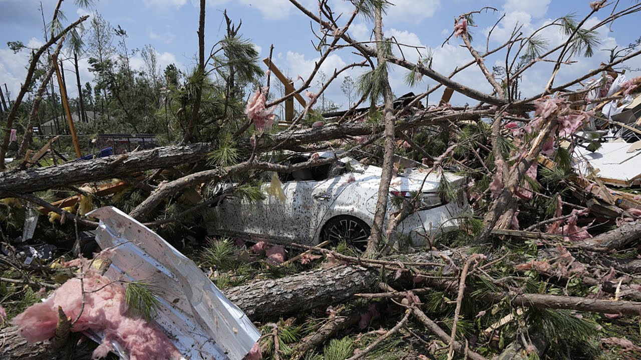 Mississippi tornado leaves destruction in its wake