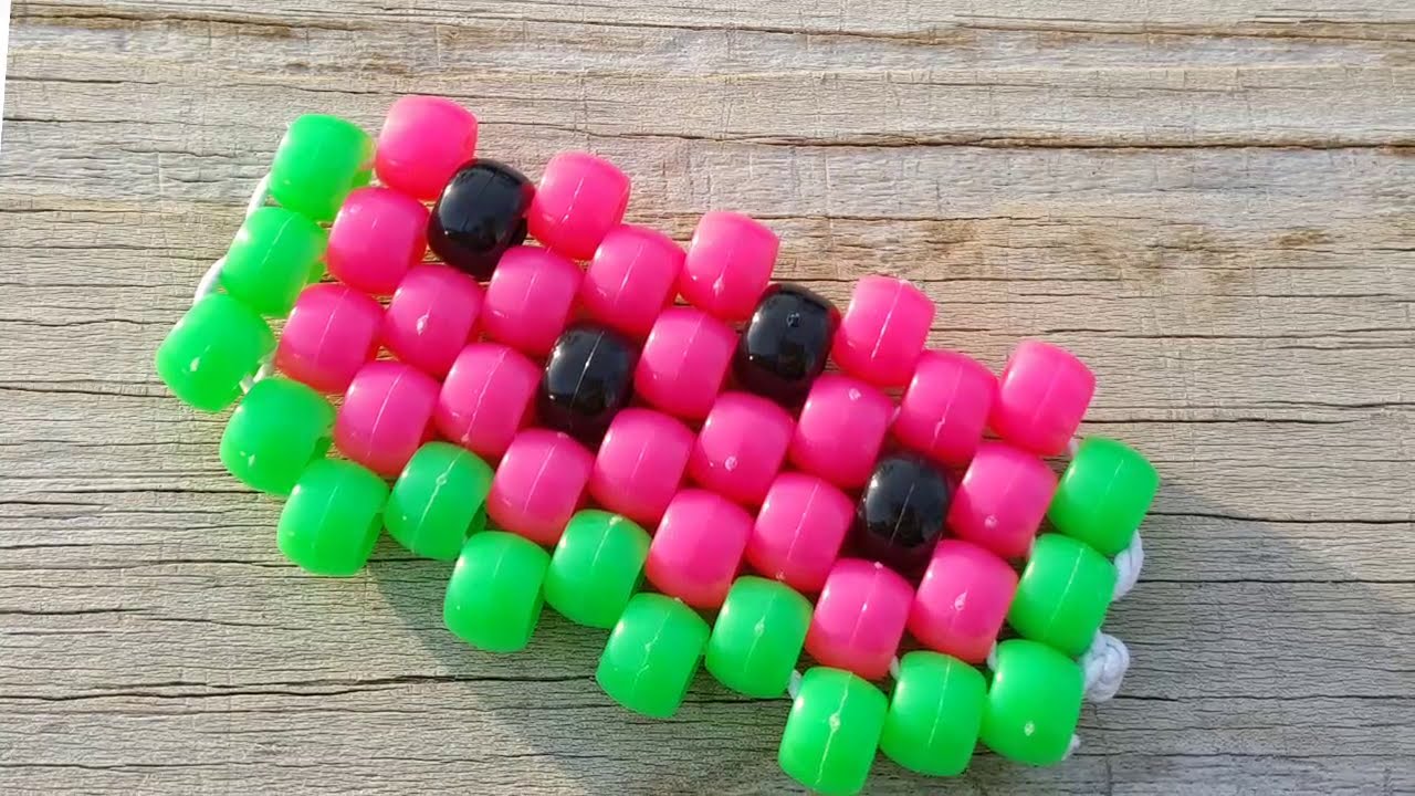 Watermelon slice kandi tutorial