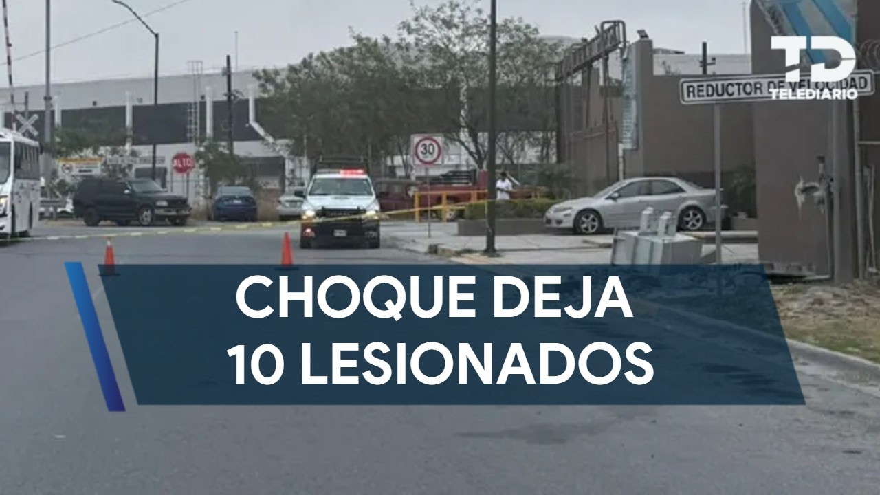 Personnel transport truck crashes into pole in Apodaca; 10 injured