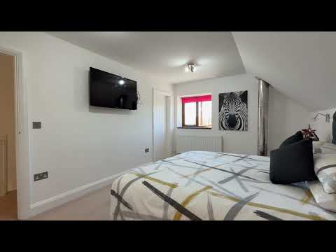 Property Tour - 4 Pendre Courtyard