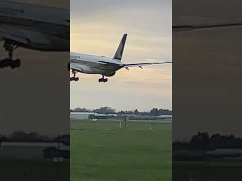 Singapore airlines airbus a350-941 landing at chc airport. #airbus #aviation #singaporeairlines